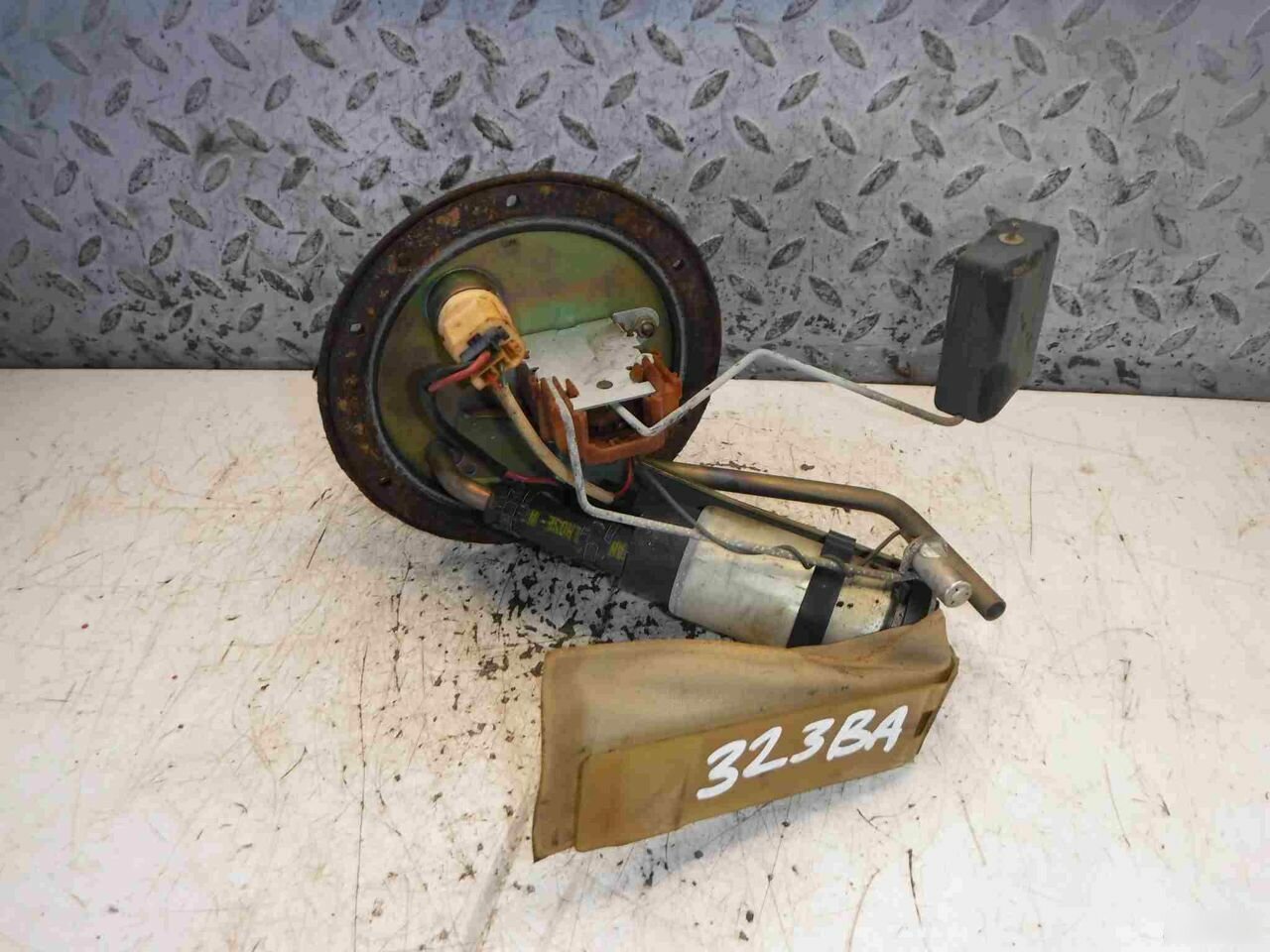 Насос топливный Mazda 323 BA B6BF1335Z