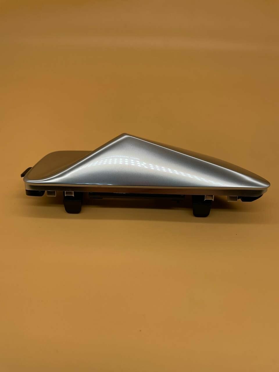 Молдинг крыла переднего левого LIXiang