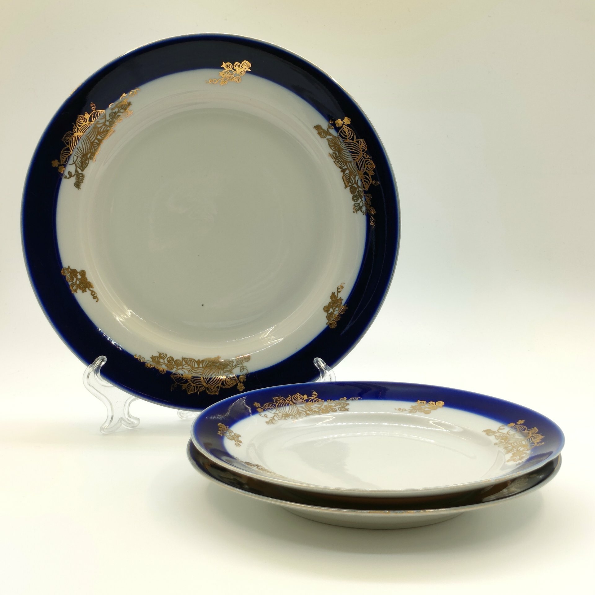 Набор из обеденной и 2-х десертных тарелок "Крыжовник", фарфор, крытье, золочение