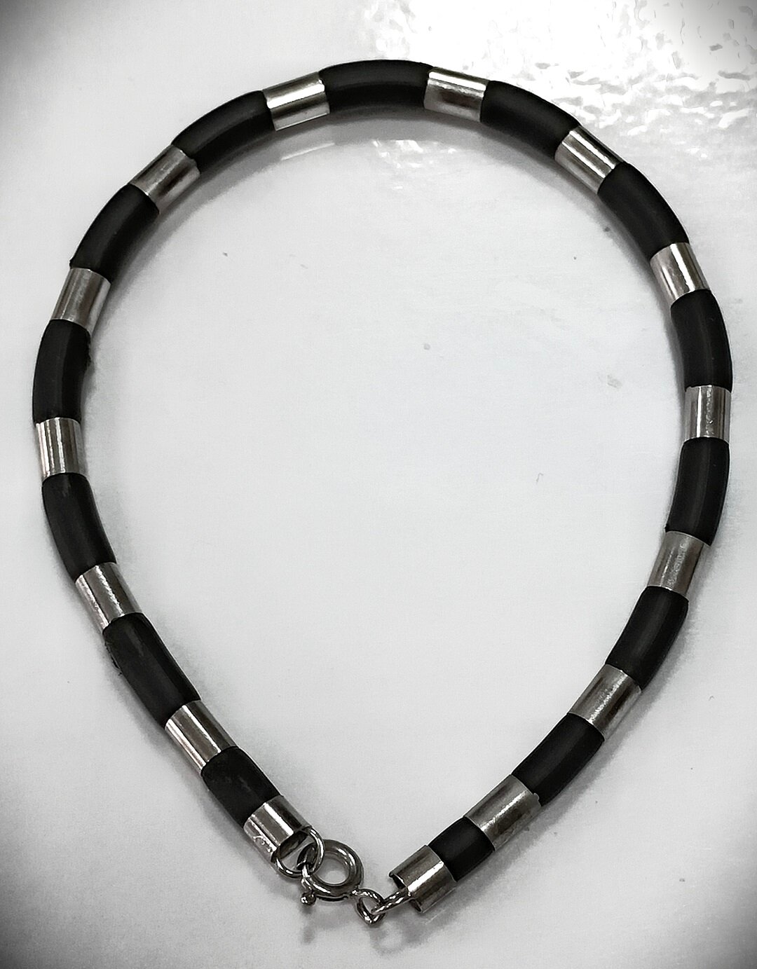 Жесткий браслет, каучук