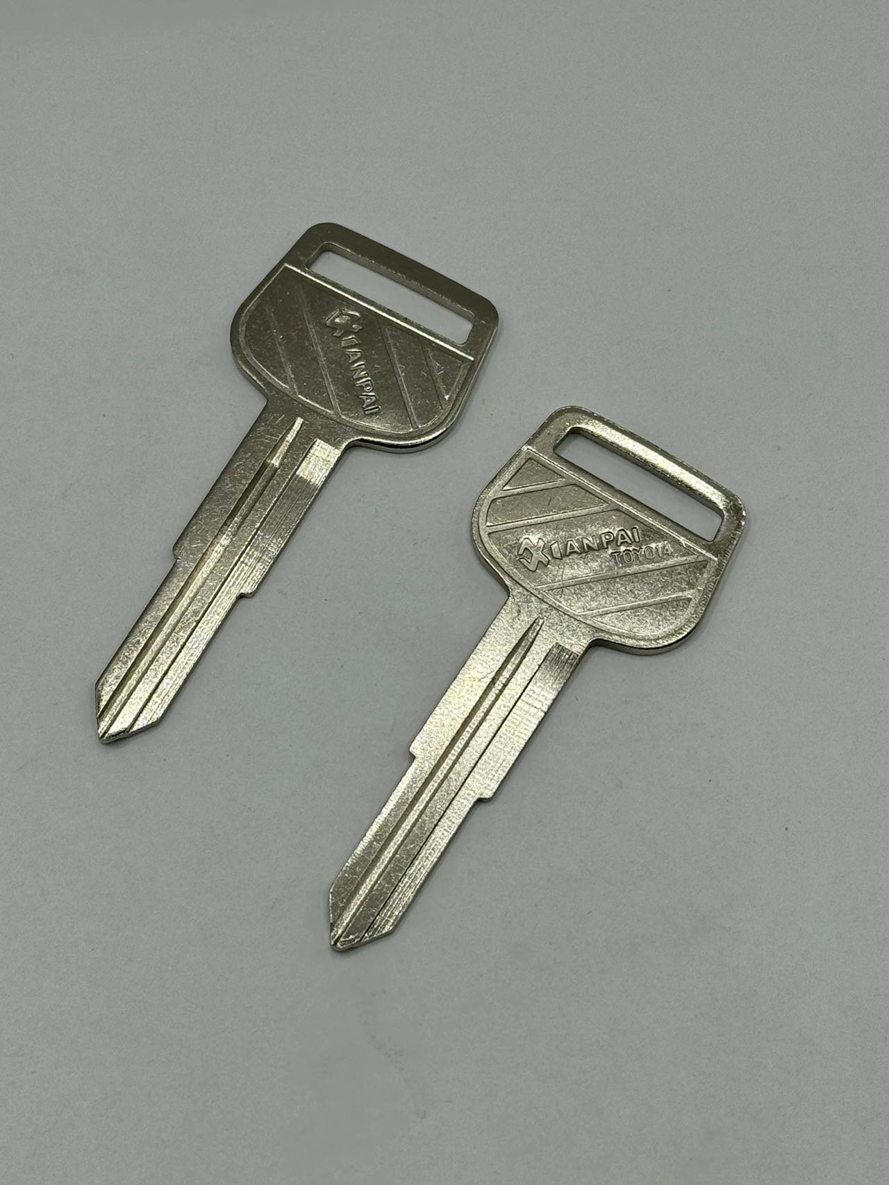 Заготовка ключа Тойота Chery Amulet металл (E-093b) 10 шт .