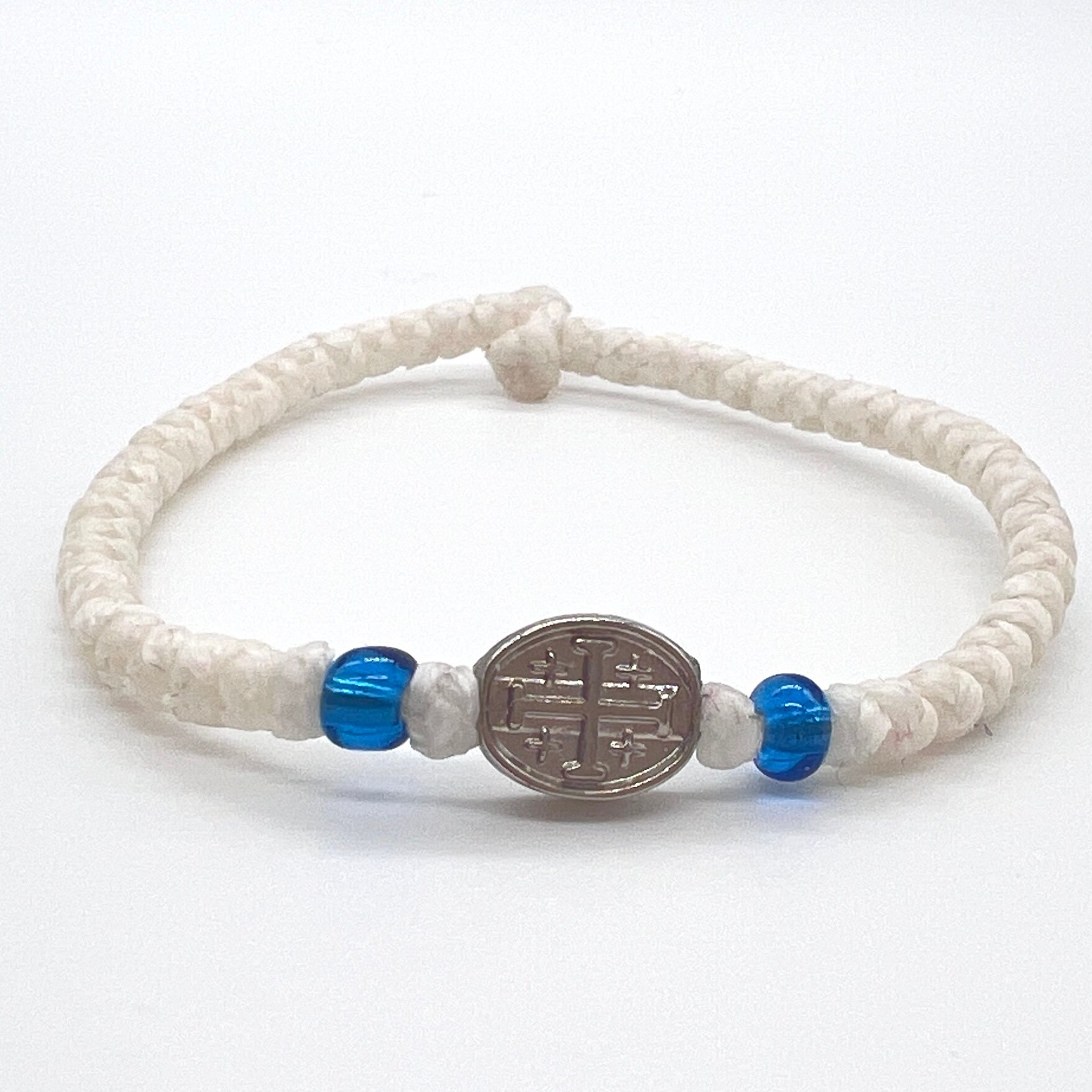 Плетеный браслет