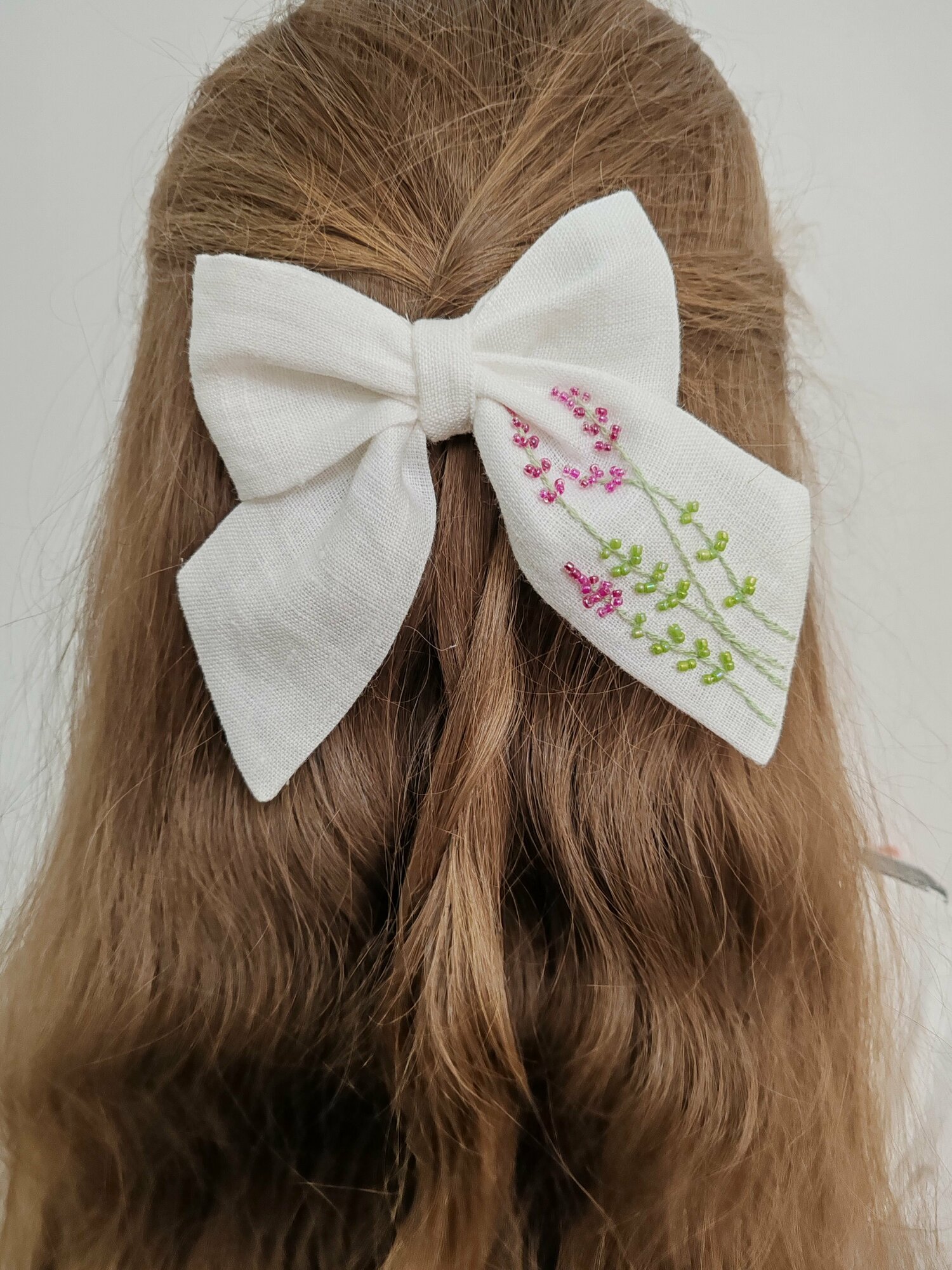 Бант для волос льняной с вышивкой