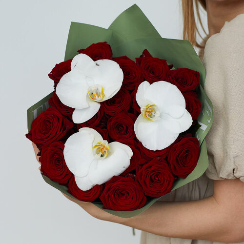 Букет Venus in Fleurs, красные розы, орхидеи, круглый, 19 штук