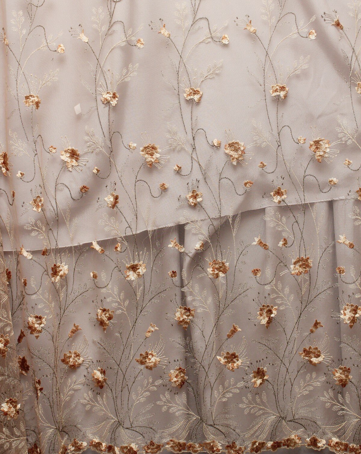 Ткань Вышивка на молочной сетке, стрейч бежевый узор, ш128см, 0,5 м