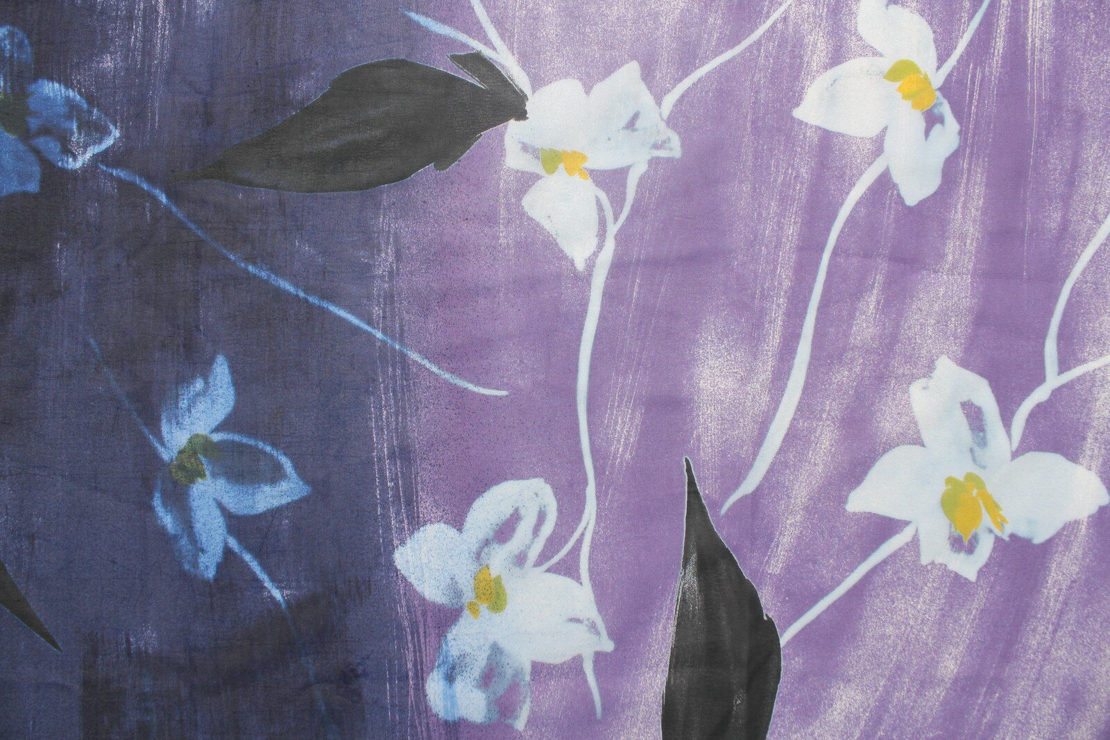 Ткань Шёлк-жоржет-стрейч Cavalli сине-сиреневый с переходом тона и цветочным рисунком, ш136см, 0,5 м