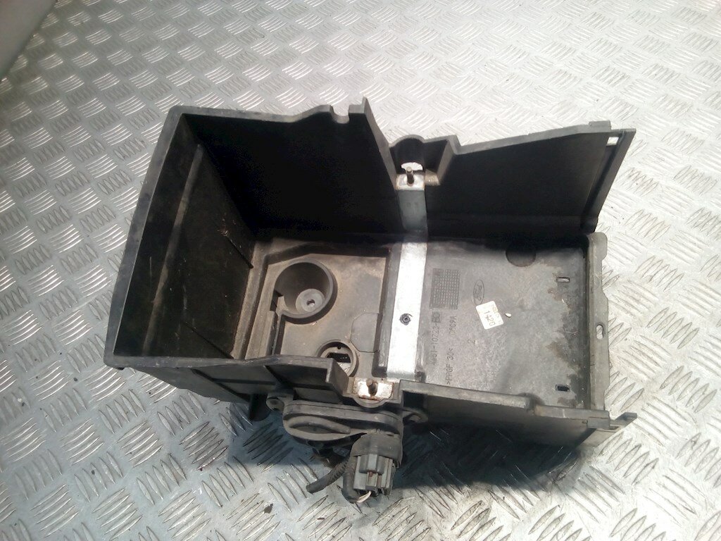 Крепление (корпус) аккумулятора Ford Focus 2 1424280 арт. 476158