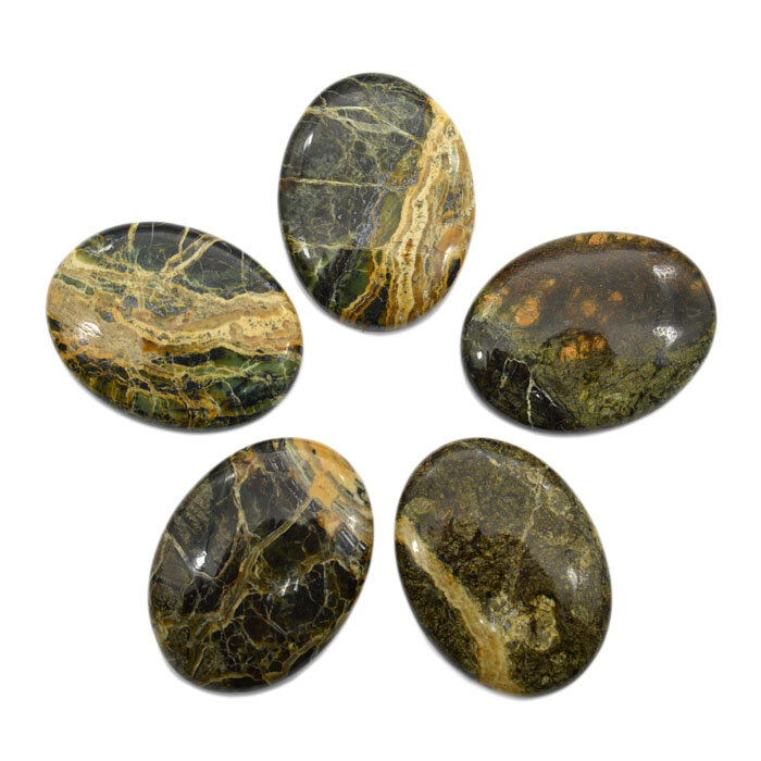 Кабошон из змеевика овал 40*30*6мм