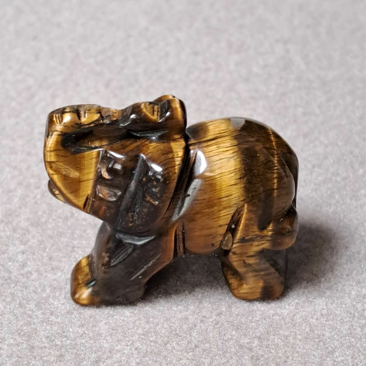 Статуэтка оберег и талисман эксклюзивный слоник из натурального Тигрового Глаза