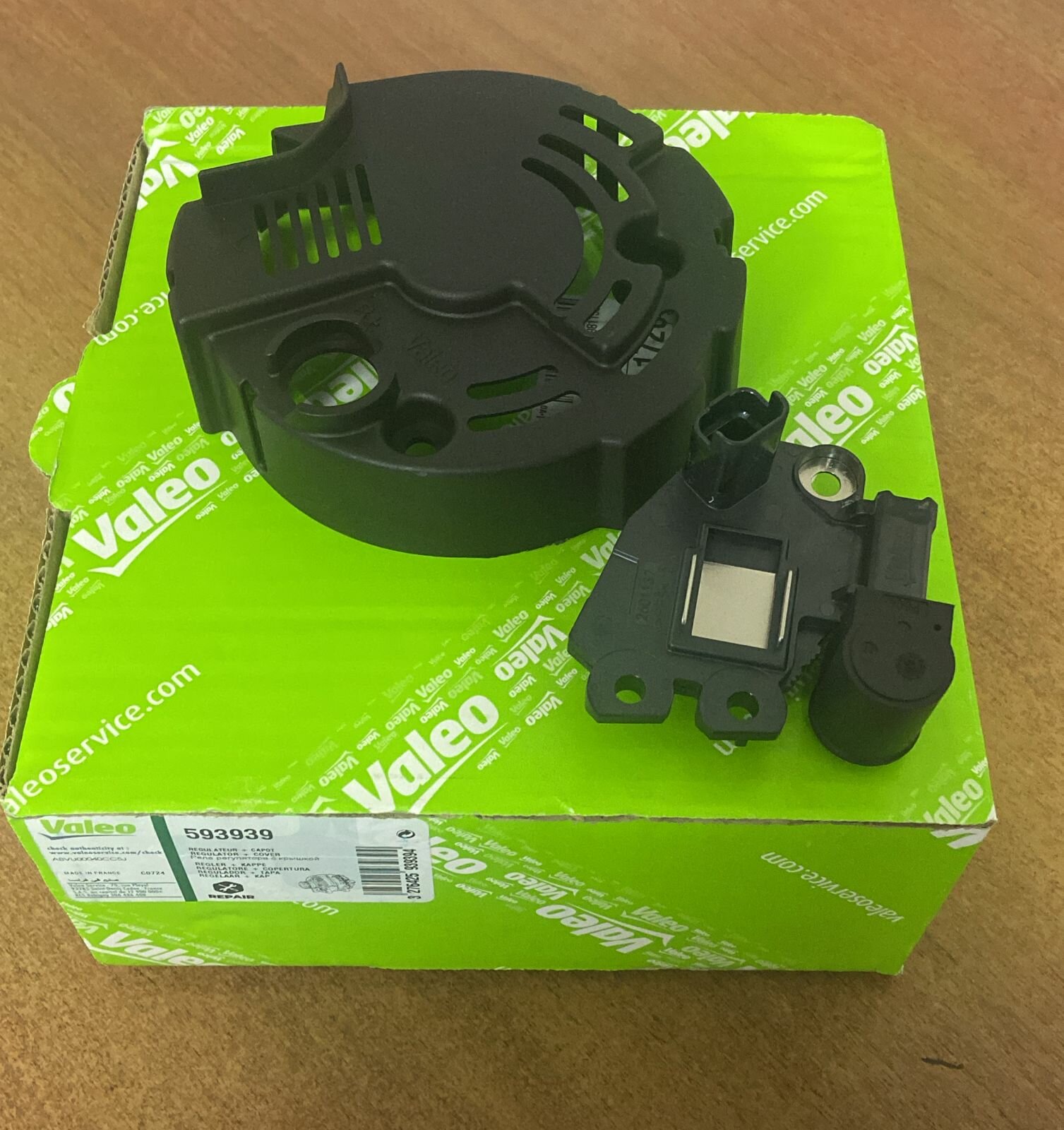 593939 Valeo Регулятор генератора + крышка оригинал valeo арт 593939