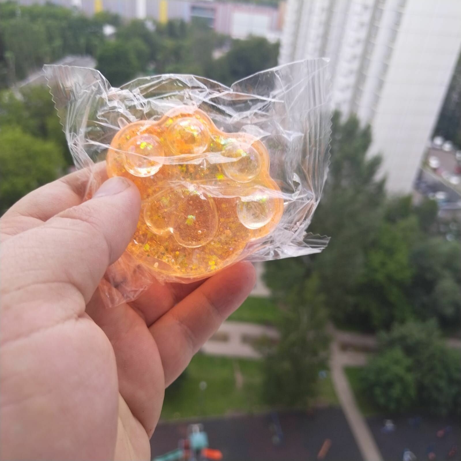 Антистресс игрушка лапка кошака оранжевый