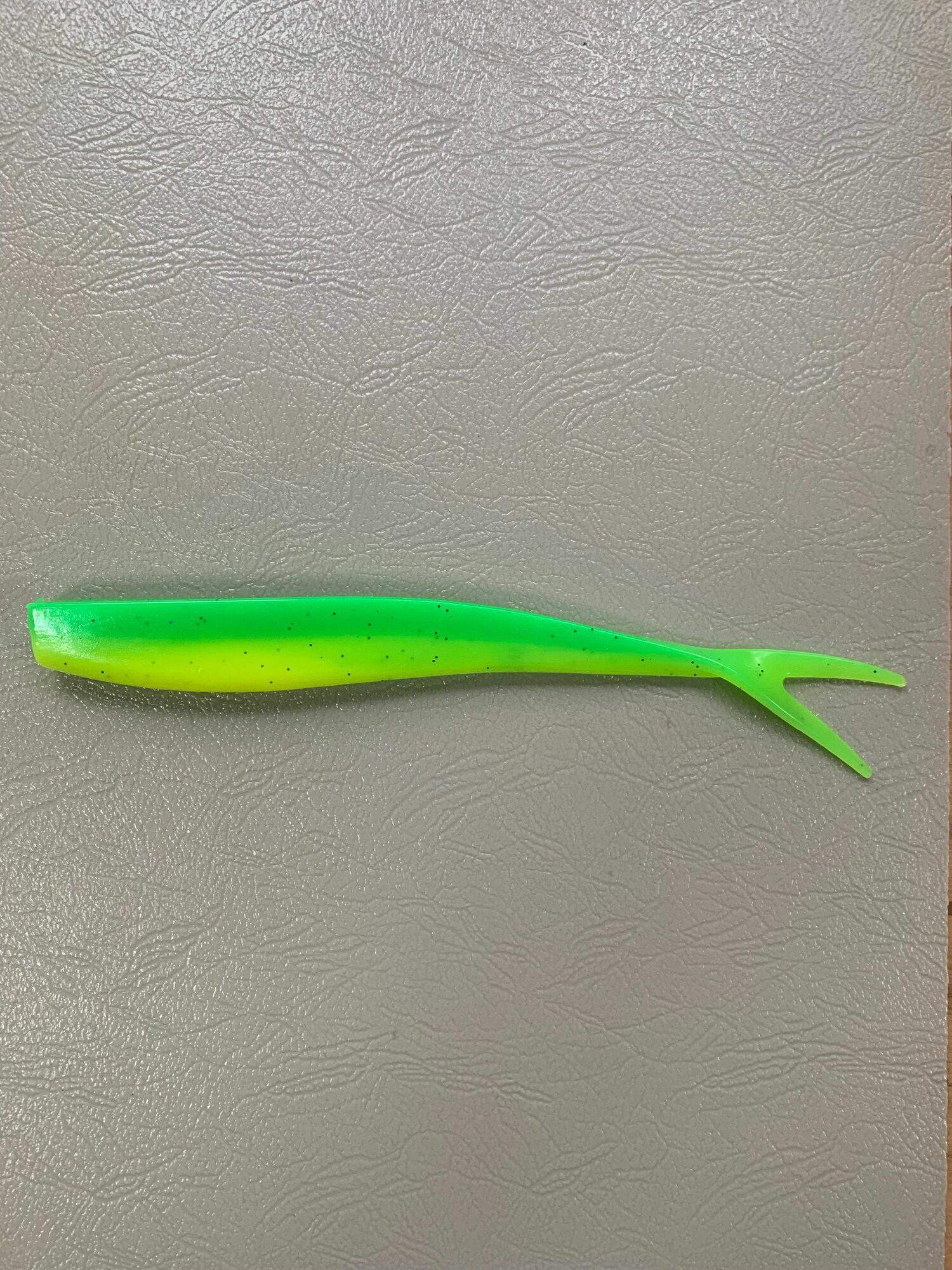 Мягкая крупная силиконовая приманка для рыбалки Pike Slag 21см (свимбейт/ джеркбейт), Светло-зеленый (Green Lime), 1 шт.