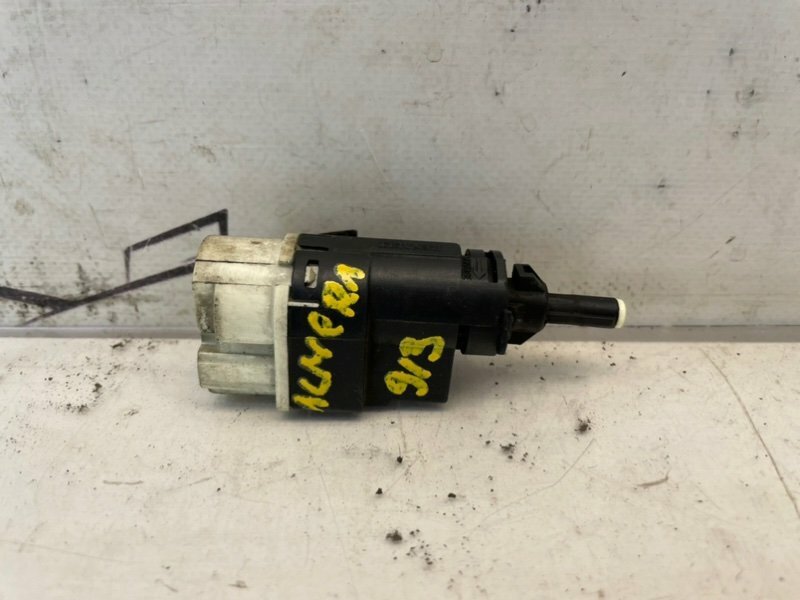 Б/У концевик педали тормоза Nissan Almera 2014 G15 K4MA490 52939 NISSAN арт. 2532000Q0C