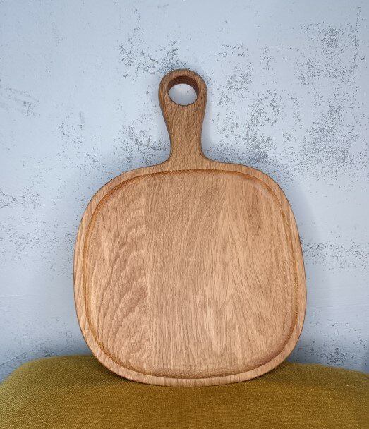 Доска для подачи дубовая 30 см на 22см