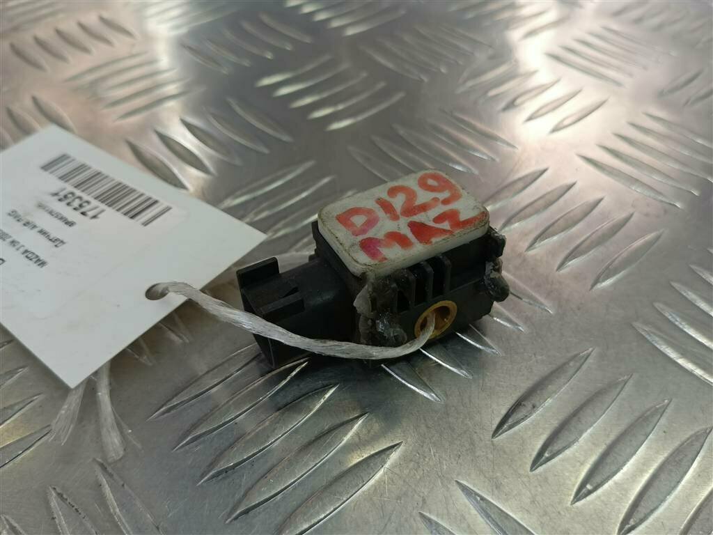 Датчик удара (AIR BAG) Б/У для MAZDA 3 BK рестайлинг (2006—2009) BP4K57K1XB