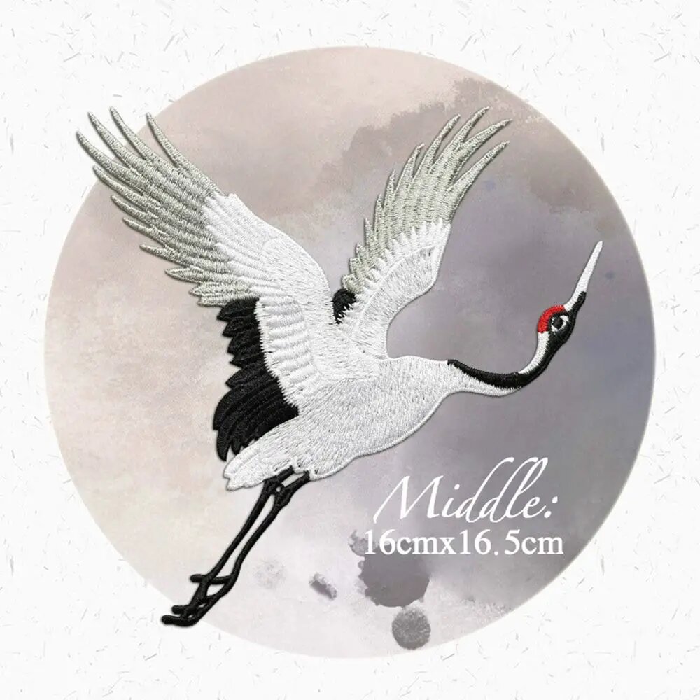 Вышитая нашивка красноголовый журавль White Medium A