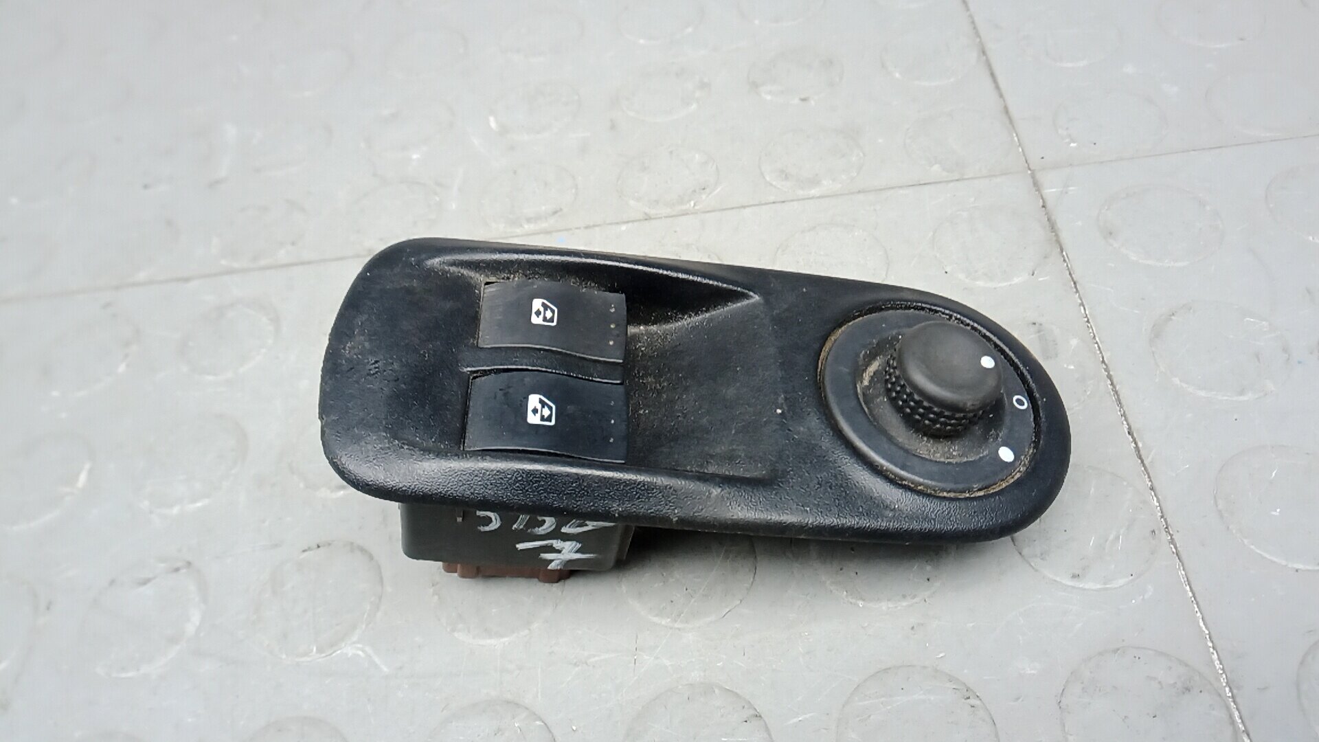 Кнопки стеклоподъемника RENAULT MASTER 2