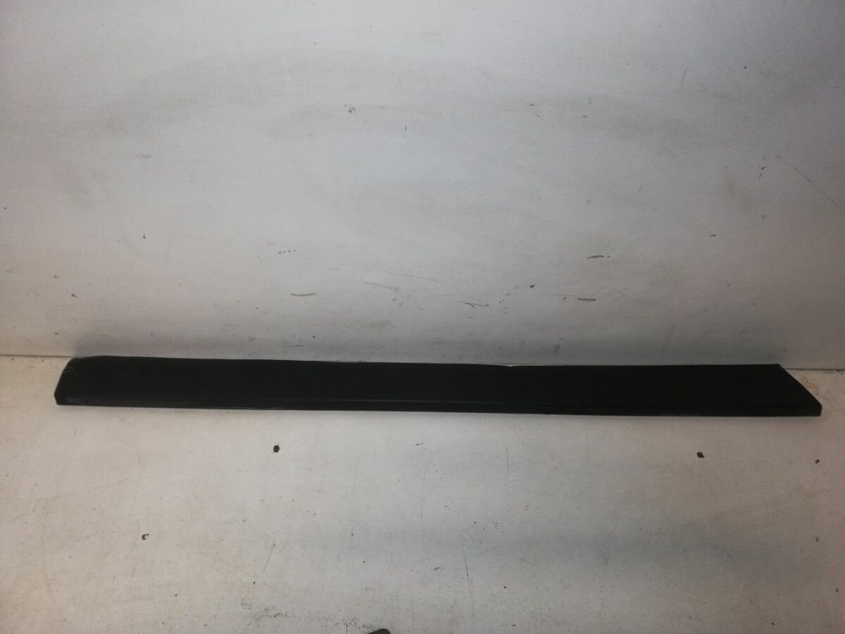 Молдинг двери VW Passat B5 3B0854939B