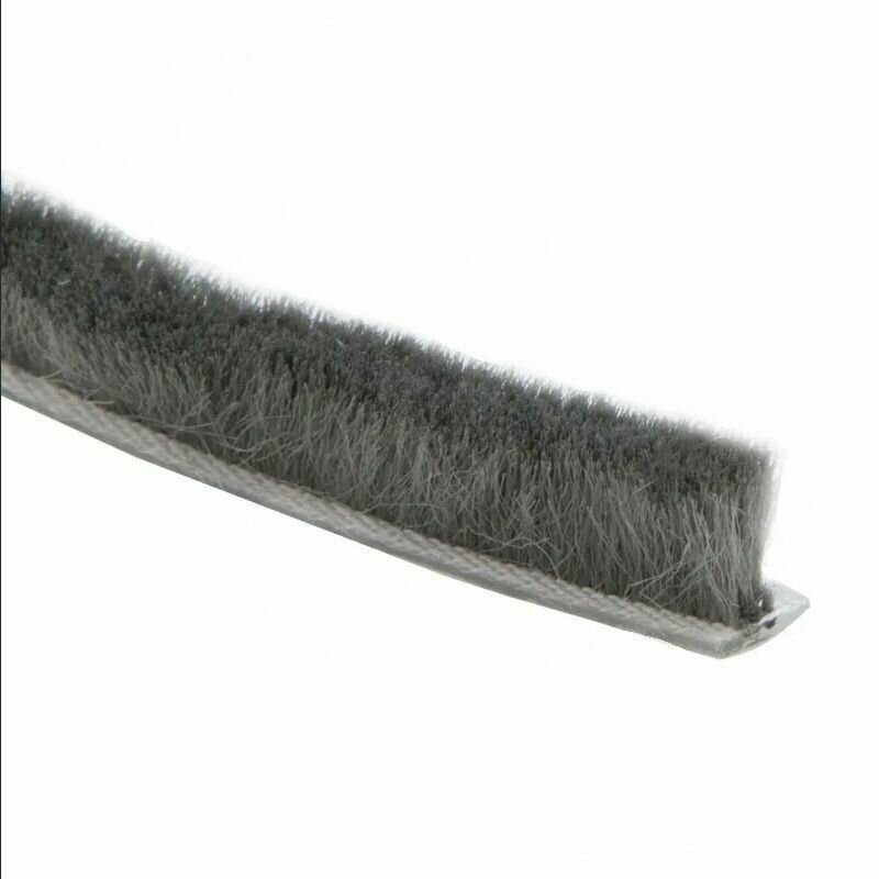 Уплотнитель щеточный для гардеробных и шкафов-купе 6 x7 мм, темно-серый 15 метров