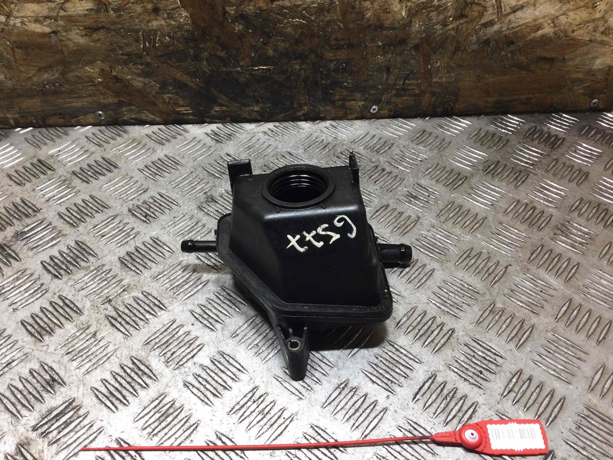 Б/У Бачок гидроусилителя Volkswagen Golf 4 поколение (1997-2004) 2001 г.