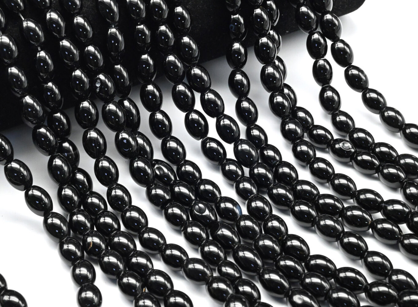Бусины из агата черного овал 8*11мм, 39см, 36 бусин .