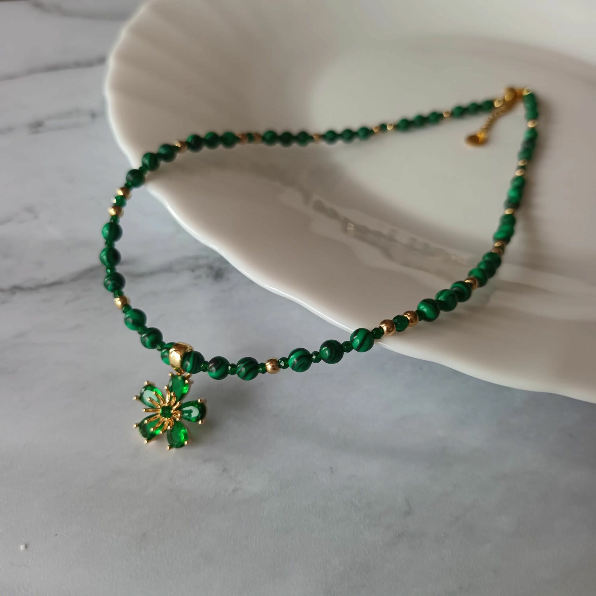 Колье, стекло