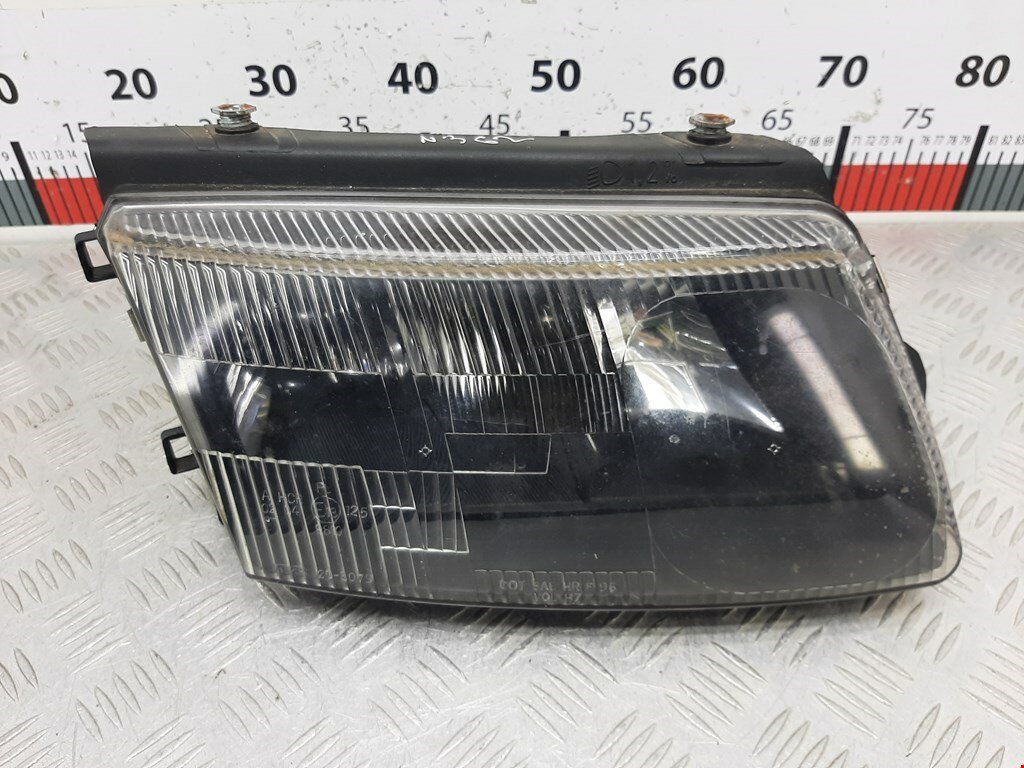 Фара правая Volkswagen Passat 5 205079B арт. 2093357