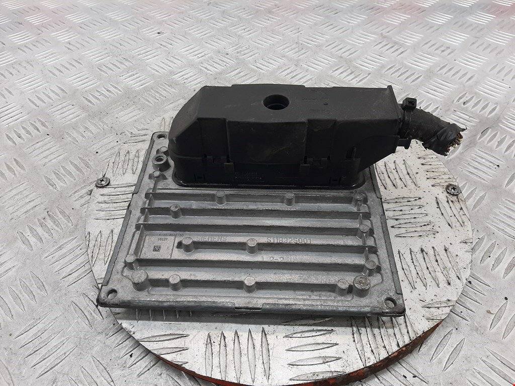 Блок управления двигателем Volvo S40 2 30743219 арт. 1831502