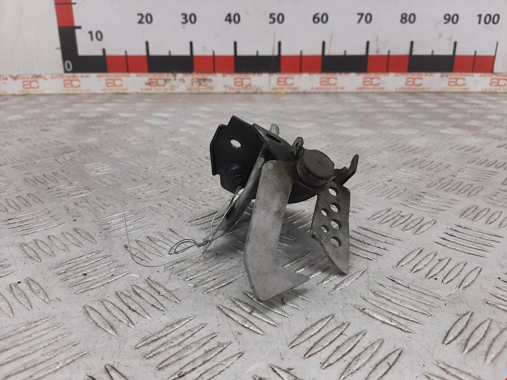 Крюк капота BMW 5-Series (F07/F10/F11/F18) 51237183764 арт. 651955