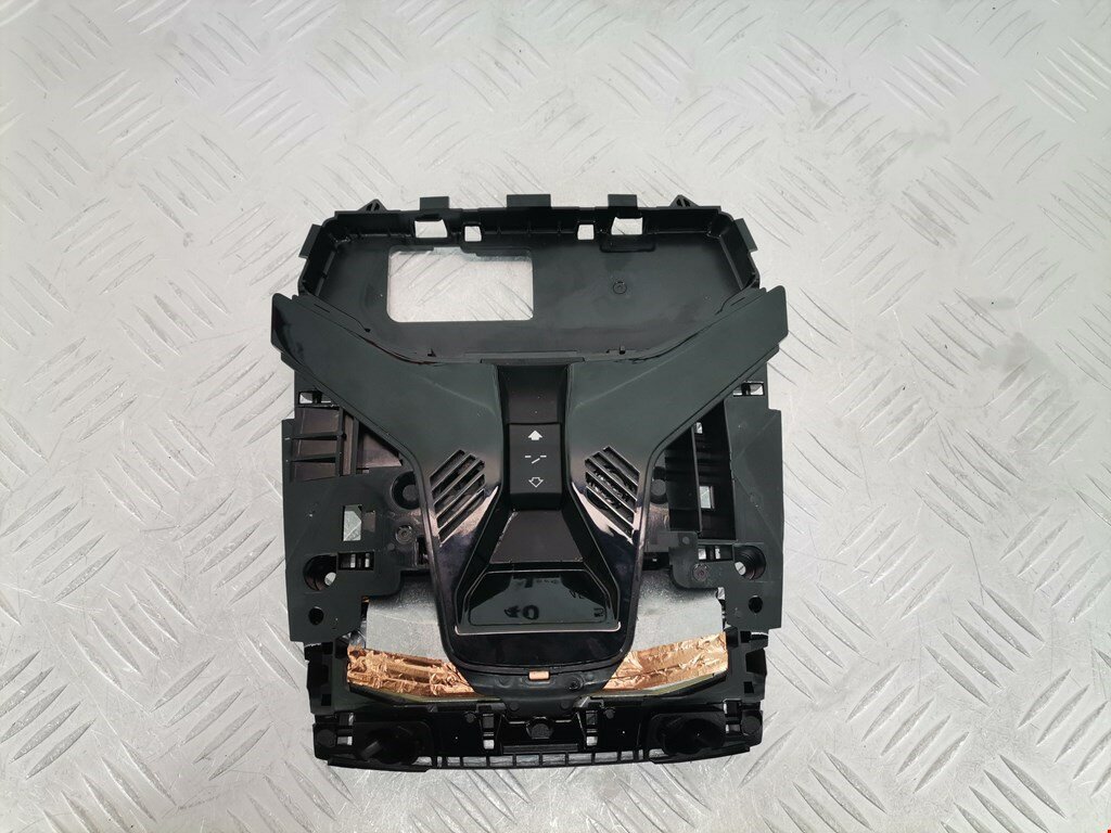 Плафон салонный BMW 1-Series (F40) 61315A198C5 арт. 1647433
