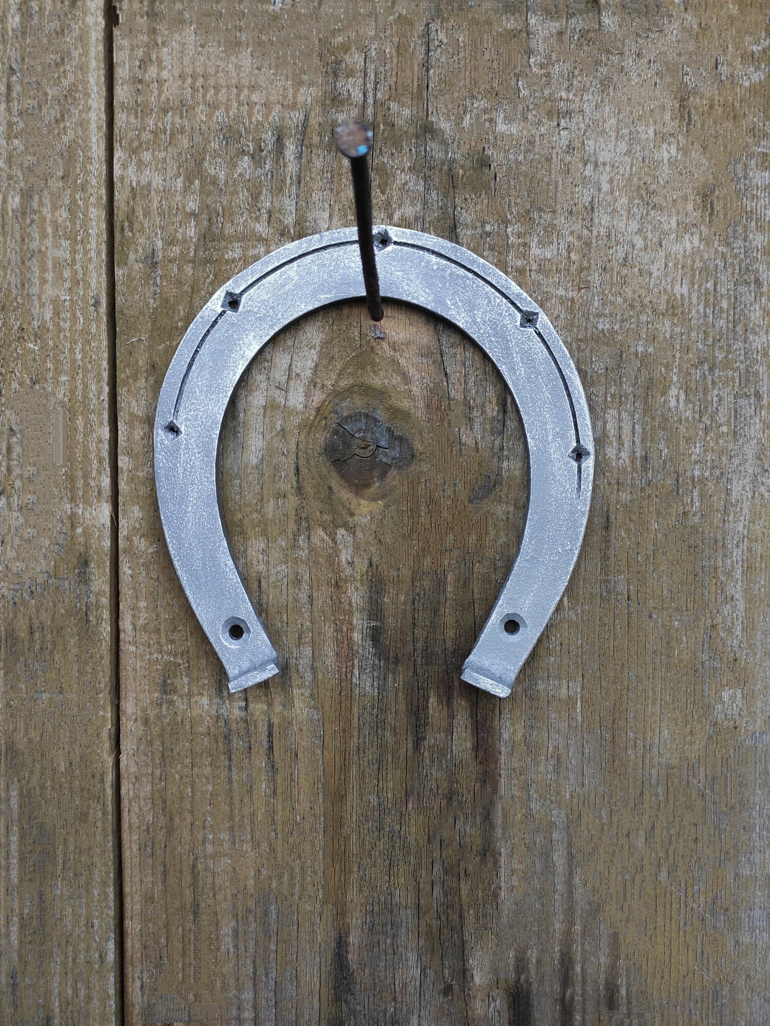 Подкова-оберег с отверстиями. Патина *Серебро*.