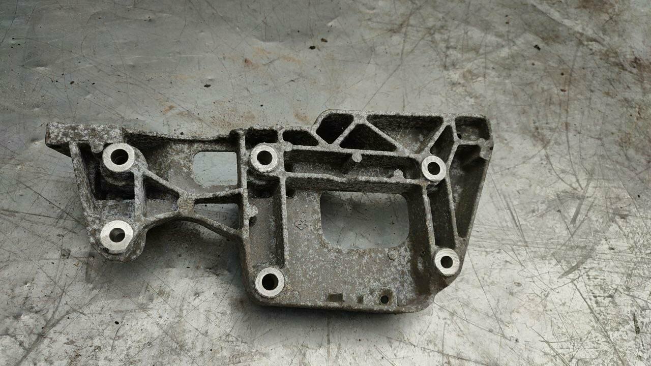 Кронштейн генератора Volkswagen Caddy 3 (2004 - 2010) 06F903143B