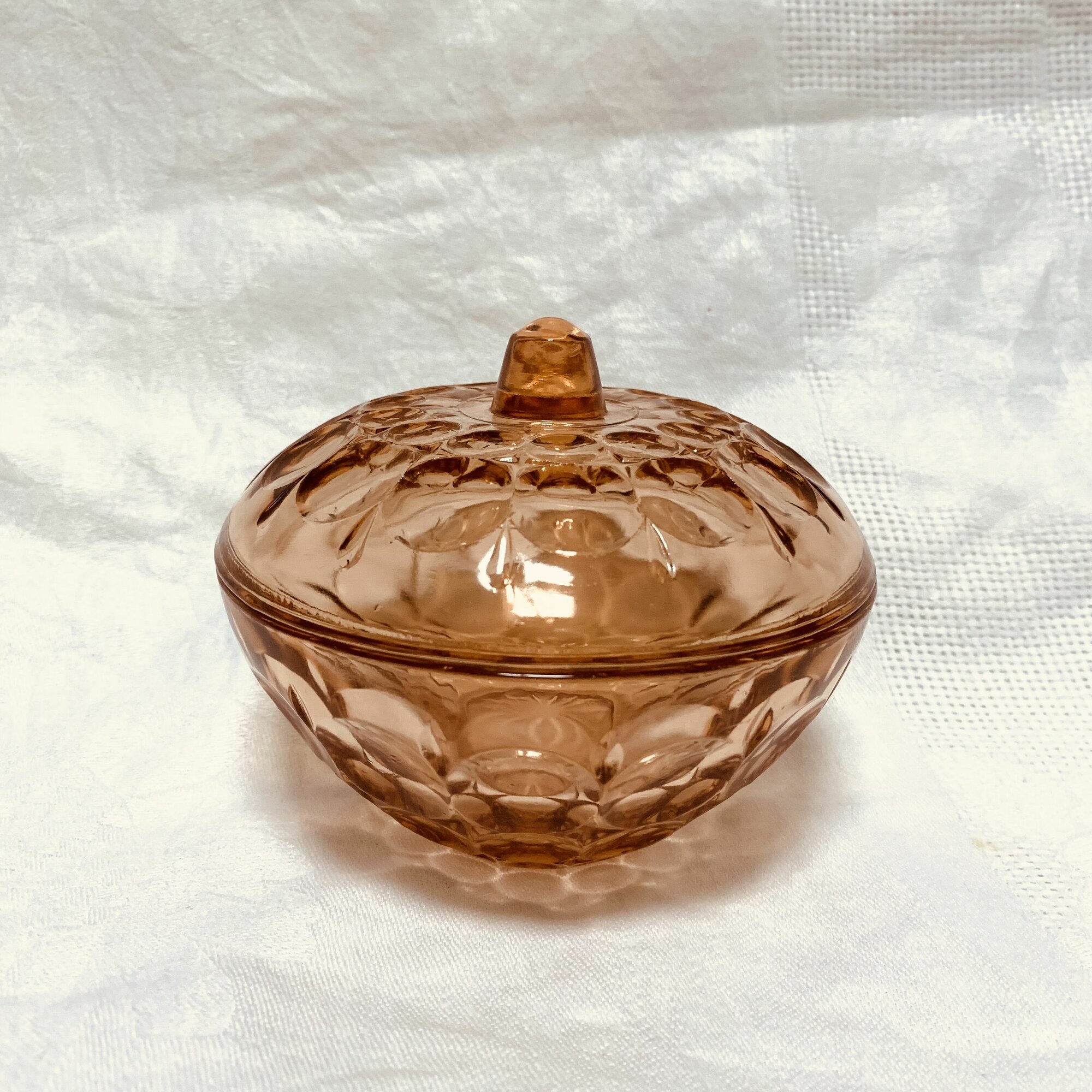 Розовая стеклянная сахарница