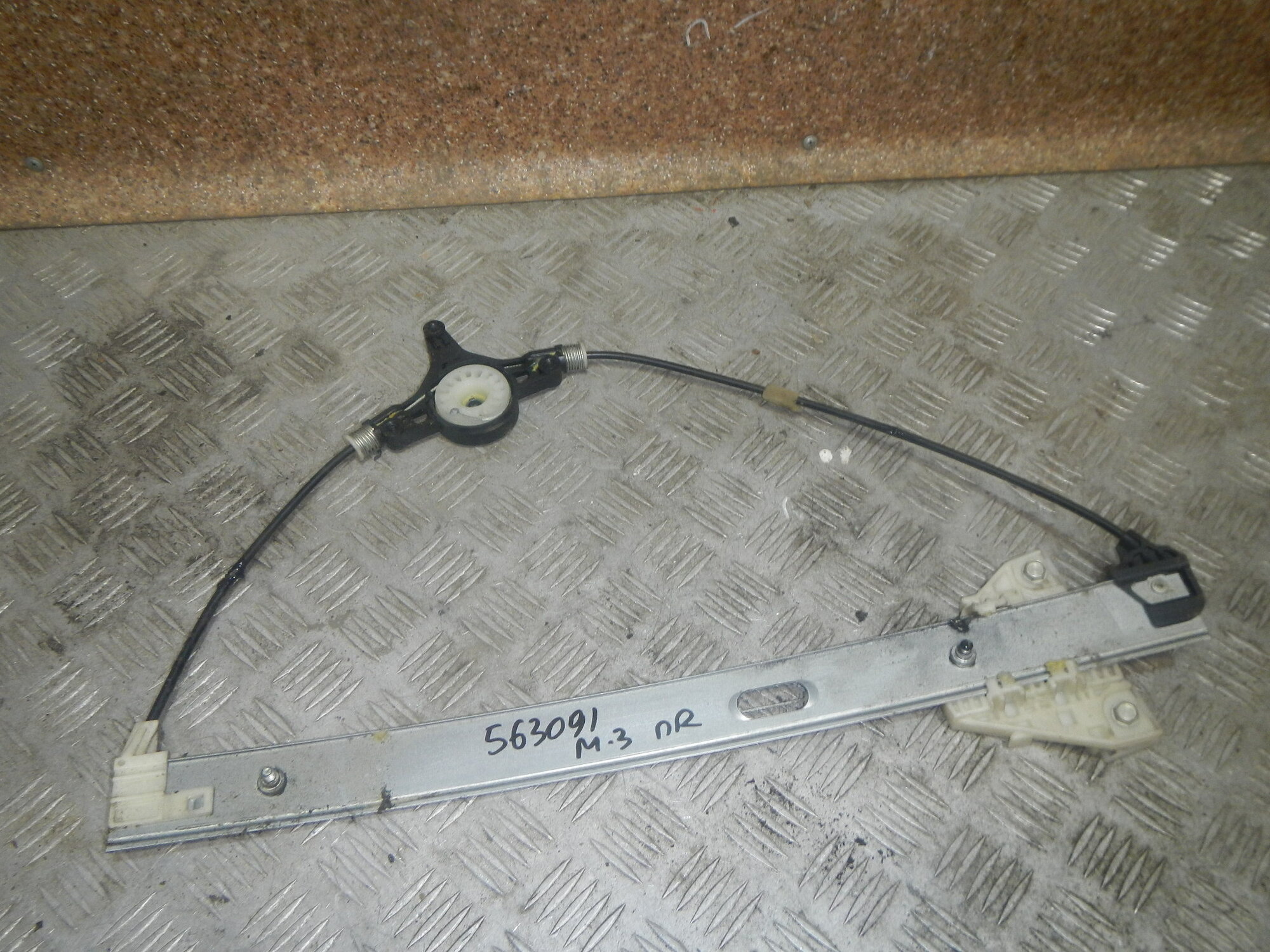 Б/У Стеклоподъемник электр.передний правый, Mazda (Мазда)-3 (BL) (09-13) MAZDA 3 (BL) (09-13) без моторчика Без видимых п...