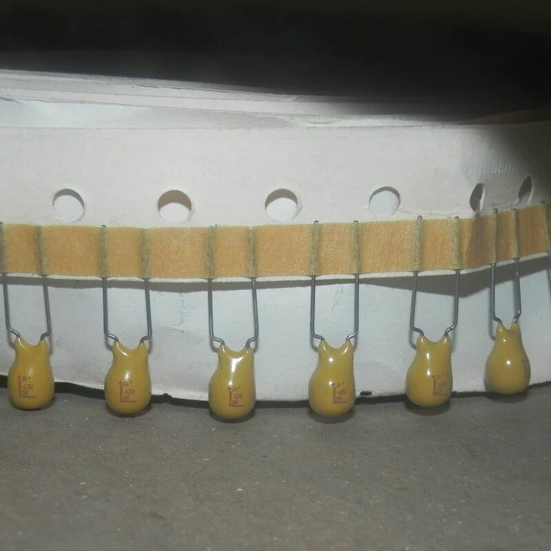 AVX 20v47uf P-5MM TAP476K020CRW вертикальные танталовые электролитические конденсаторы 1шт цена