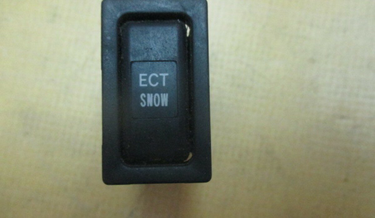 Кнопка многофункциональная Avensis II Toyota 8472005030