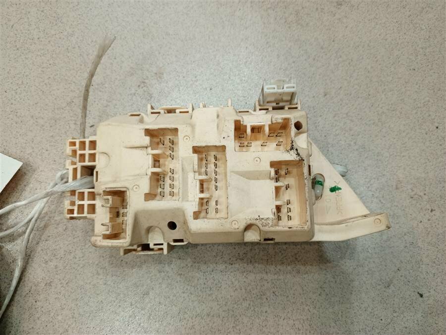 Блок предохранителей салонный от Toyota Corolla Spacio E110 1997-2001