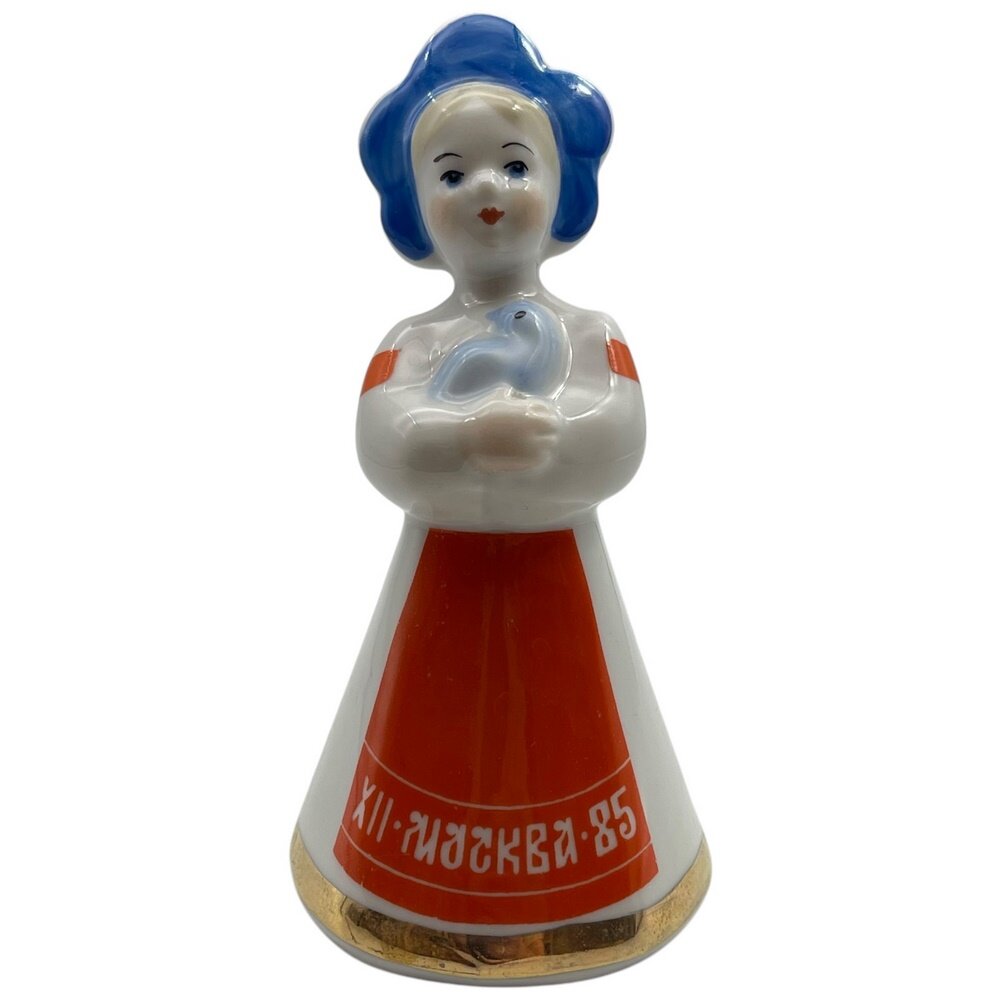 Фарфоровая статуэтка "Катюша фестивальная" 1985 г. Дулево, СССР