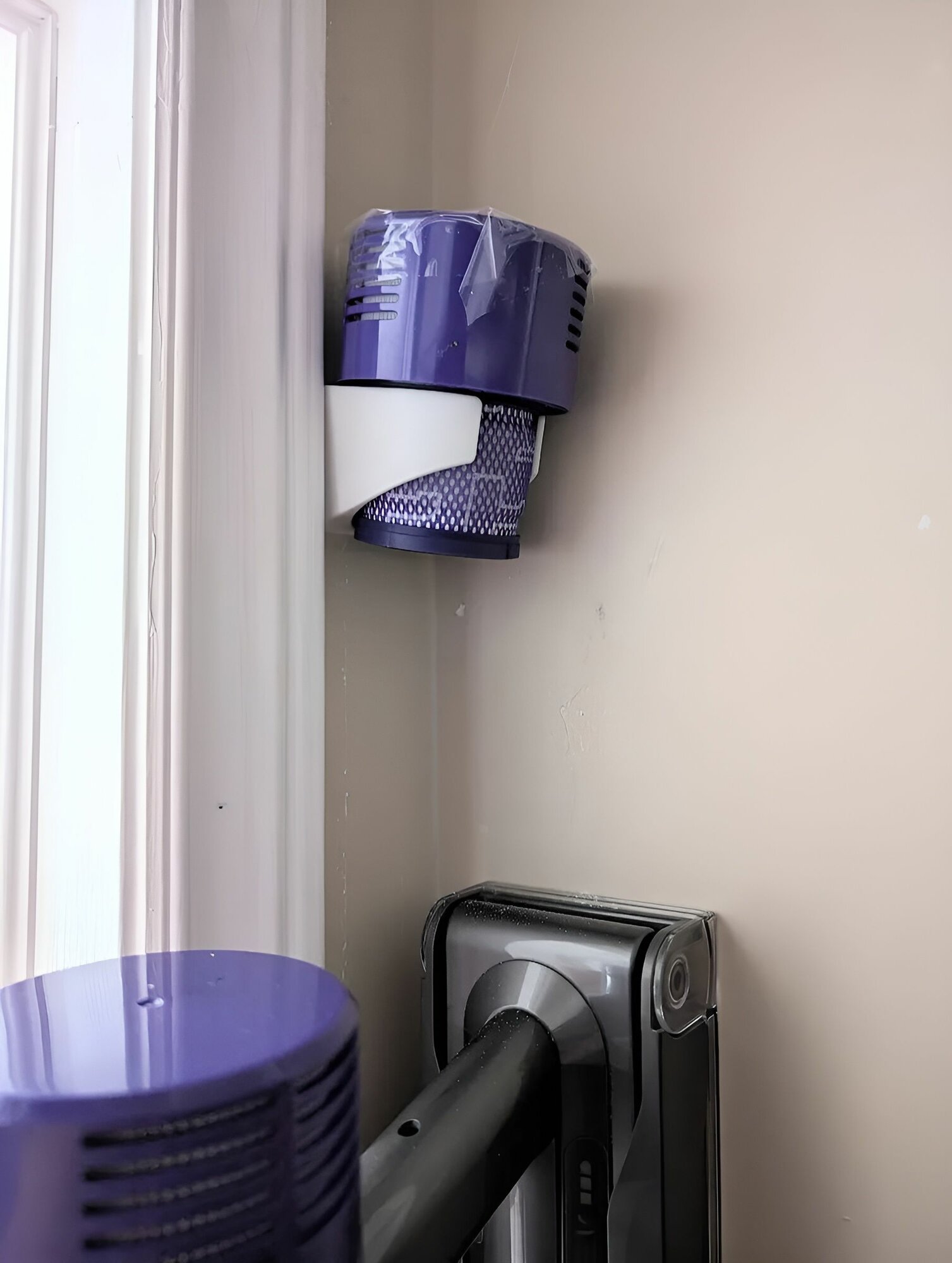 Настенный держатель для фильтра Dyson V10