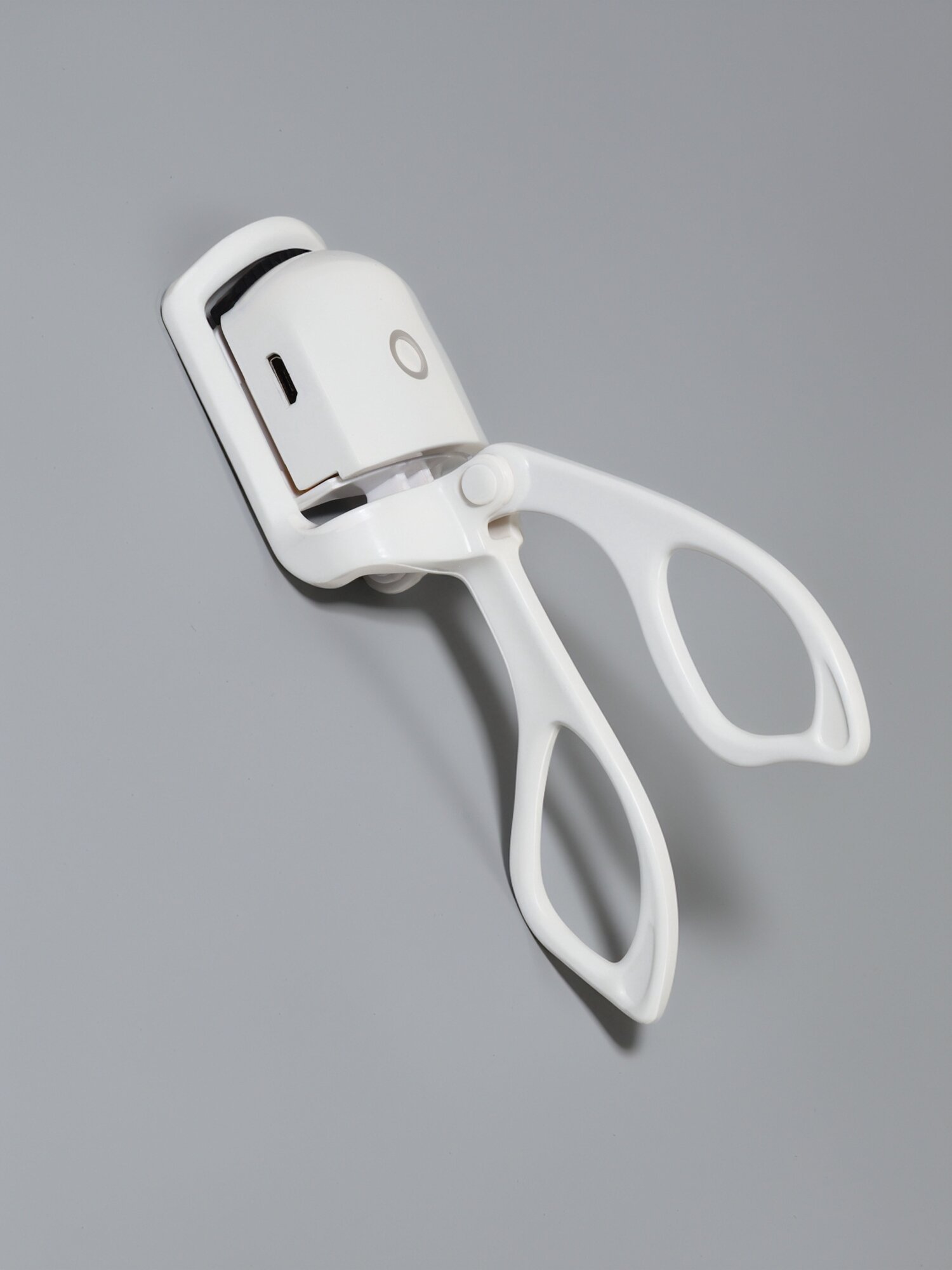 Керлер для ресниц QF, электрический, зарядка USB, 13 см, цвет белый