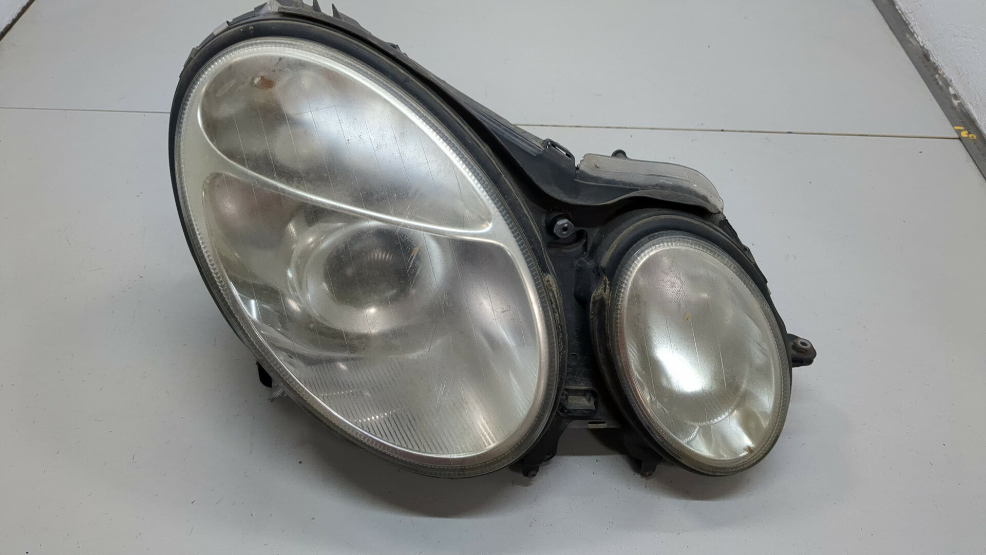 Фара (передняя) правая Mercedes E W211 Б/У