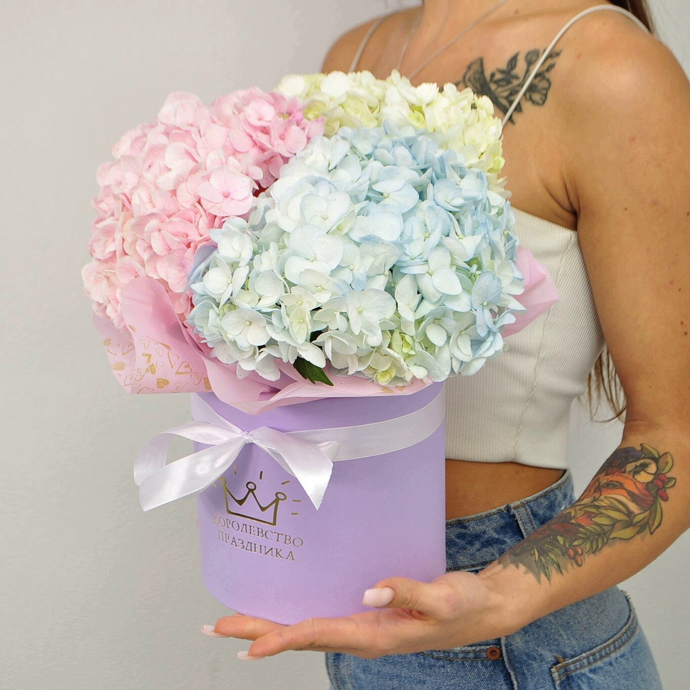 Букет Королевство Праздника "Пушистые гортензии", монобукет в коробочке, высота 36см