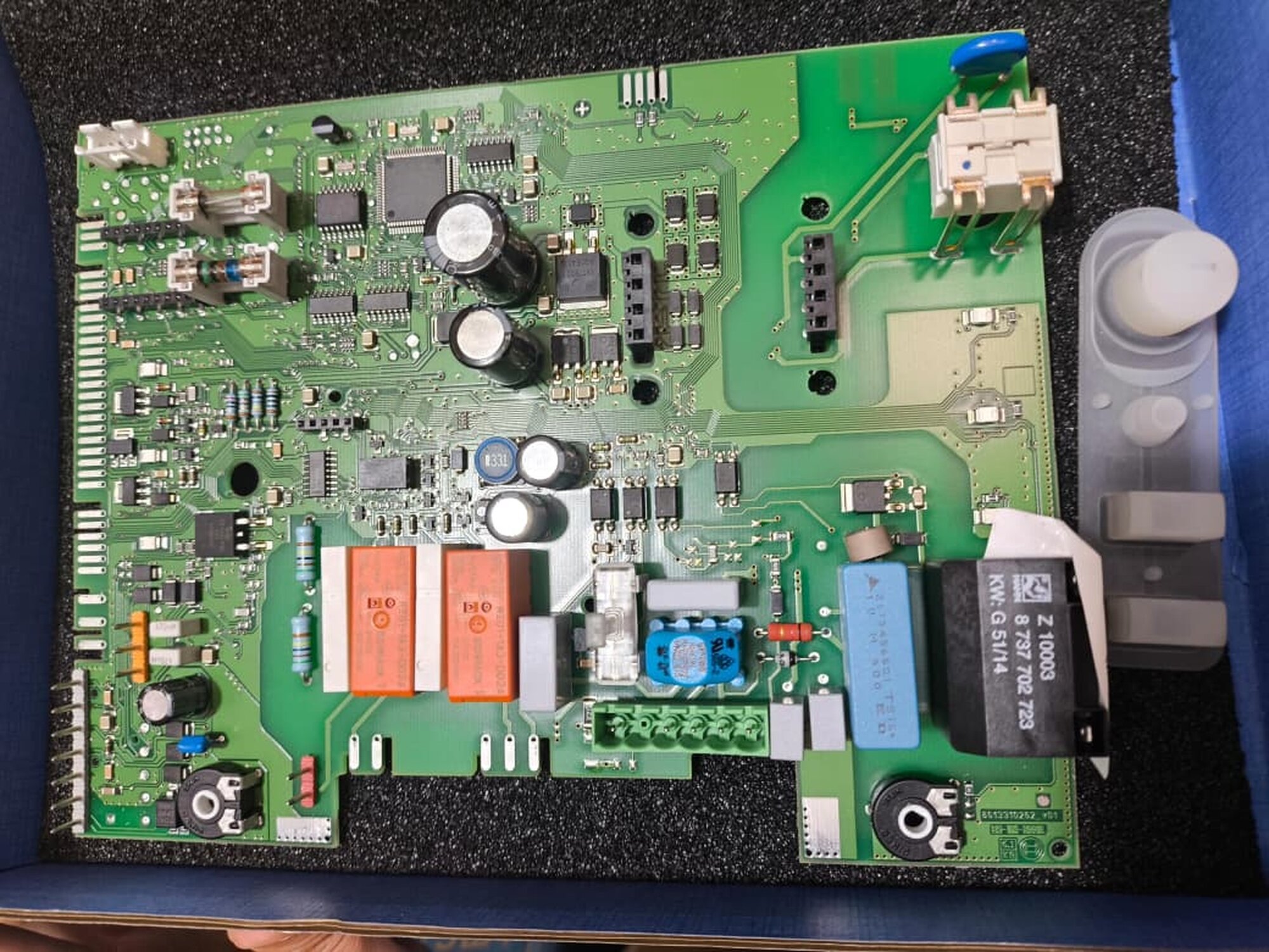 Электронная плата ZWE 24/28 для котлов Bosch 87483008300, 1 шт.