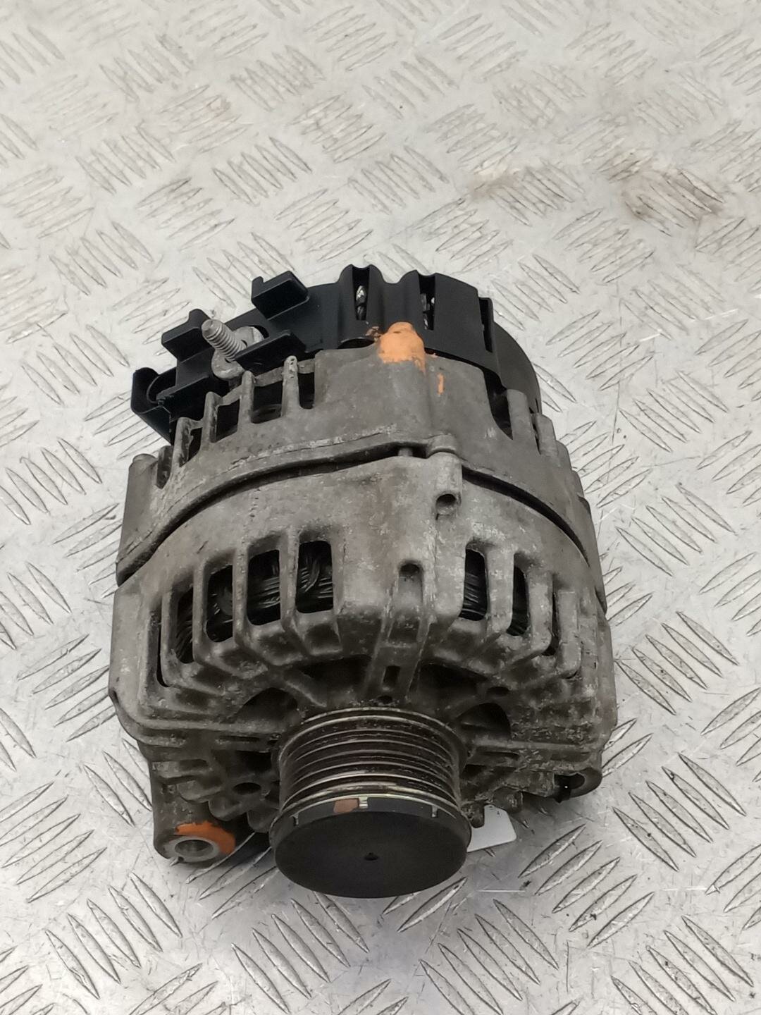 Генератор для BMW X5 F15 3.0 OEM 12318570675