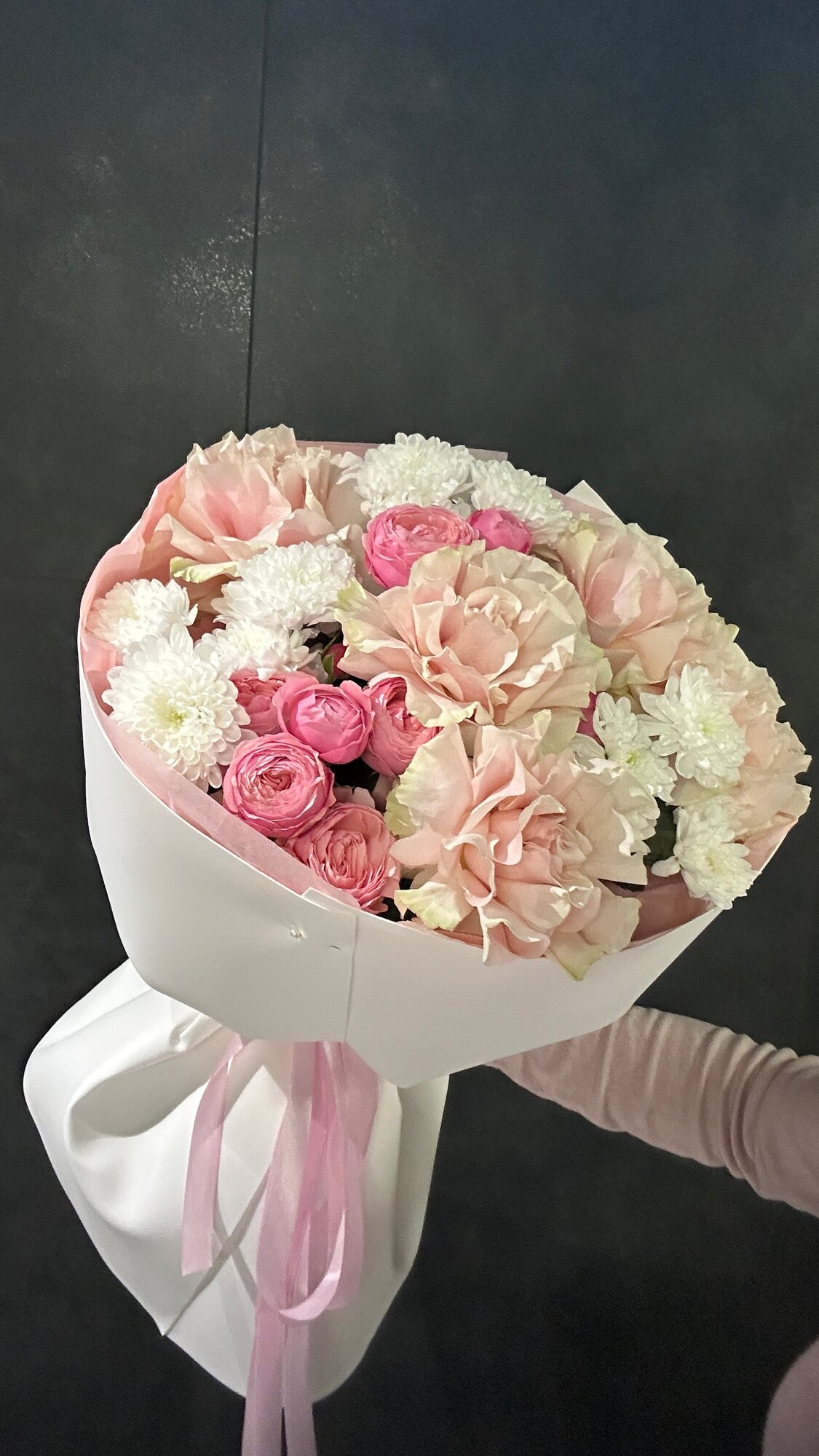 Букет нежный “Комплимент „ дарите для нее радость