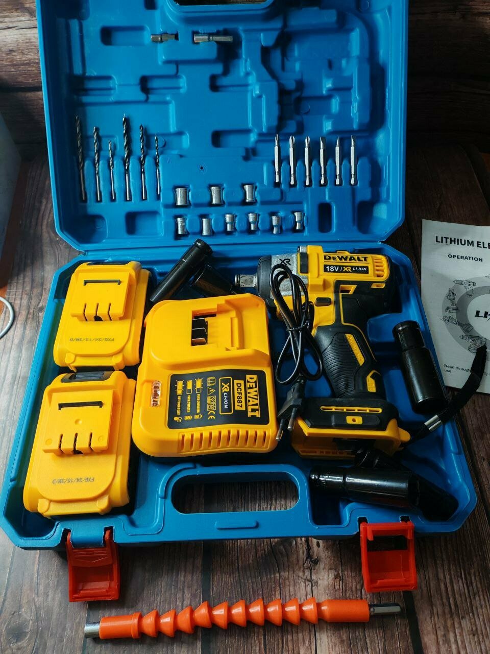 Дрель-шуруповерт , с набором бит, головок, аккумуляторная, 2АКБ,36V