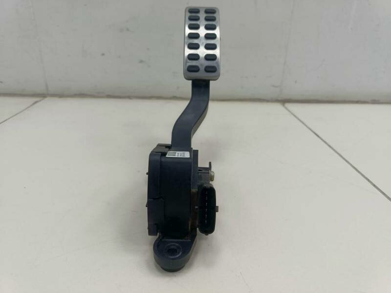 Педаль газа Hyundai Solaris 2010-2017 кат.номер: 327271J500 351904A501 327001J600 32726IJ500