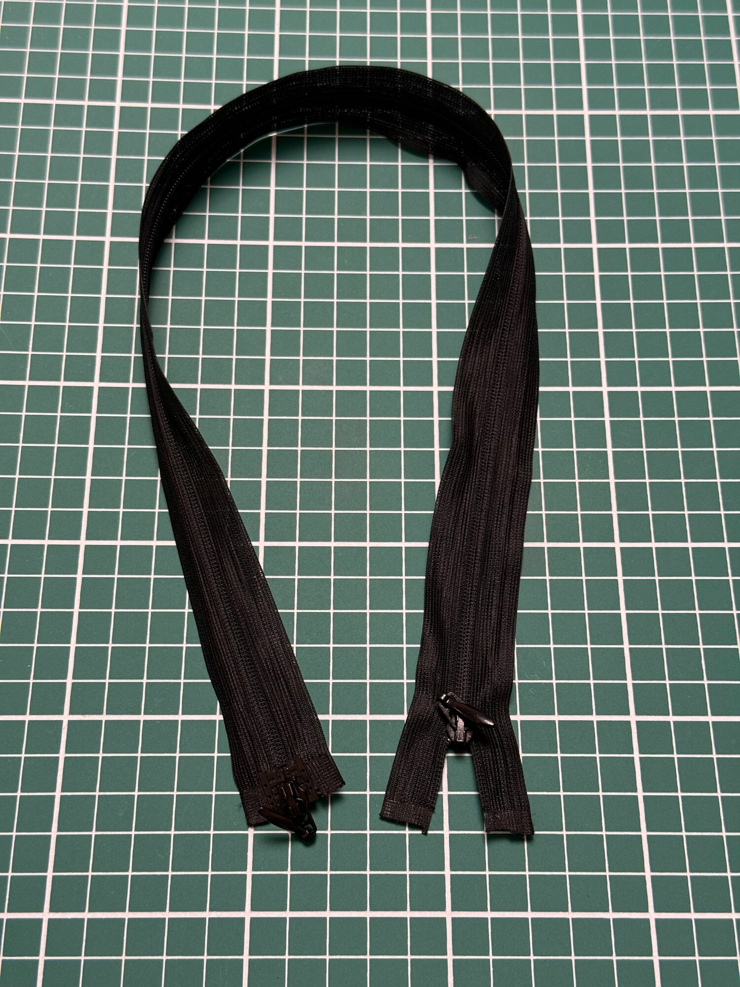 Молния Потайная , 2 замка, цвет черный, 50 см, цена за 1 штуку.