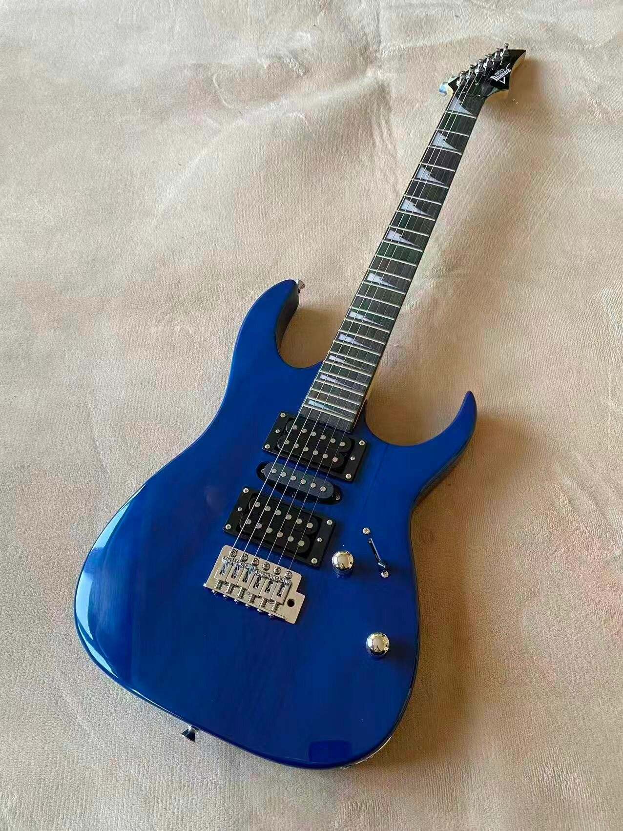 Ибана. электрогитара 6-струнная 39"