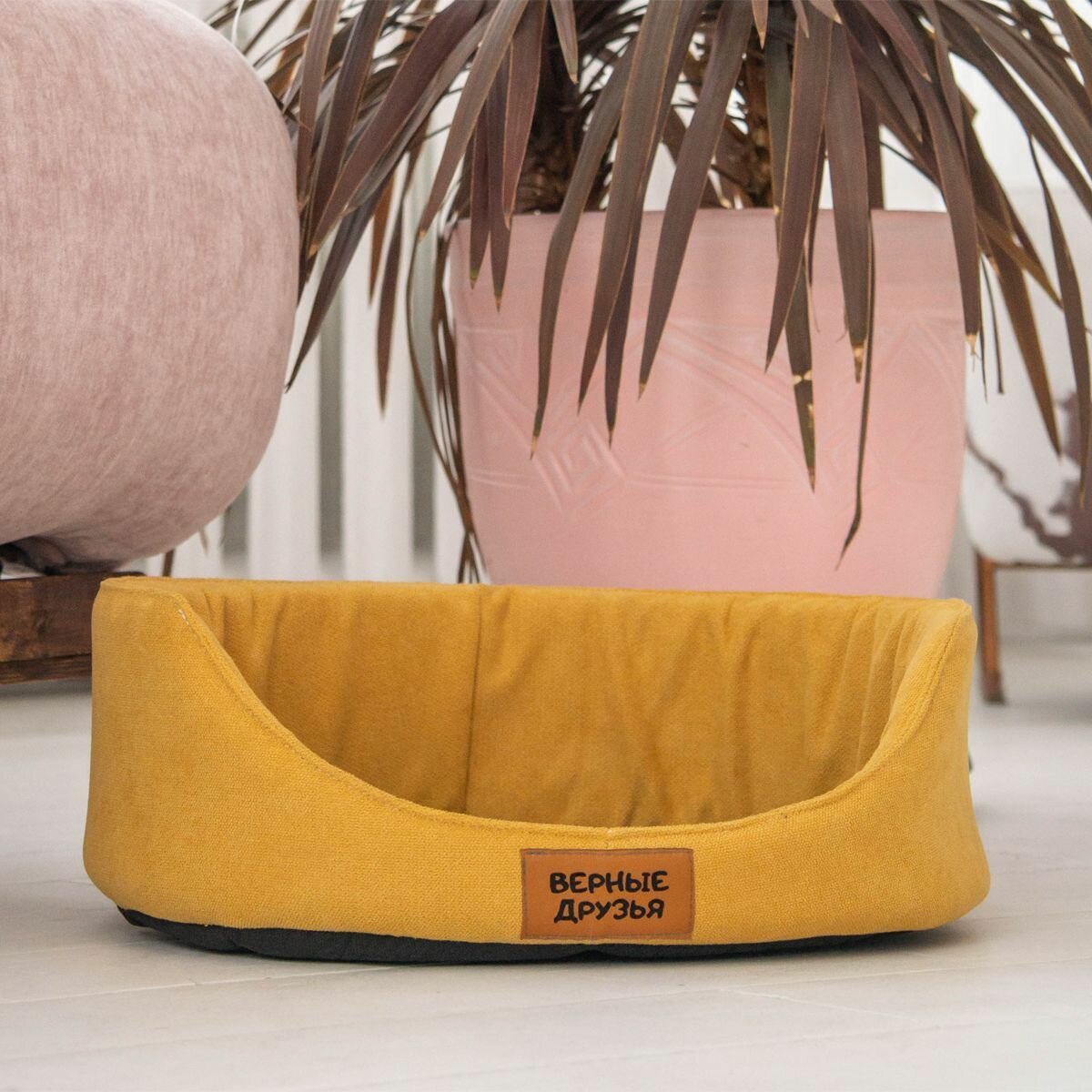 GLG Лежанка для кошек и собак "Афина". Жёлтый, S. Размер 42х35х14 см.